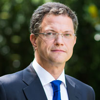 Alejandro Serrano | IESE Business School